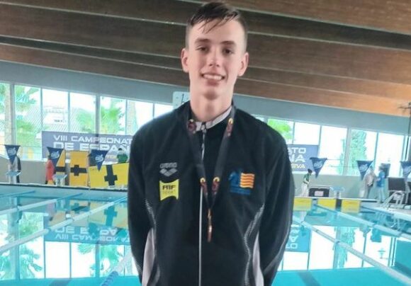CAMERON HASTINGS CONSIGUE EL TERCER PUESTO EN RELEVO 4X100 M LIBRE, EN ...